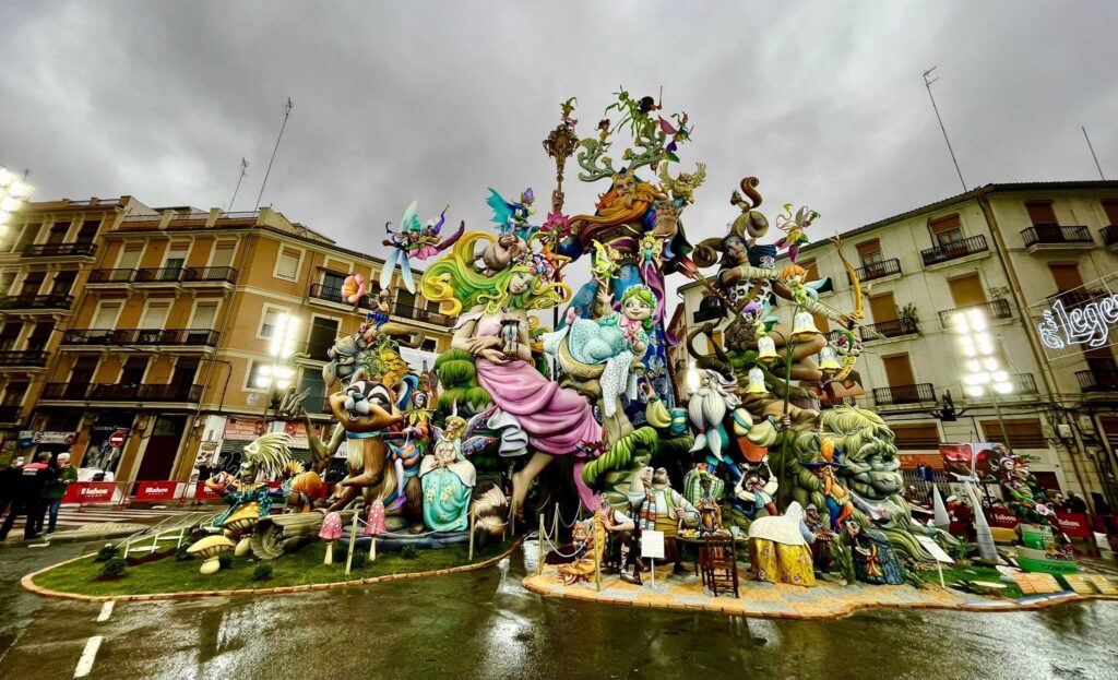 La falla Convento Jerusalén logra el primer premio - Federación de ... La falla Convento Jerusalén logra el primer premio - Federación de ...